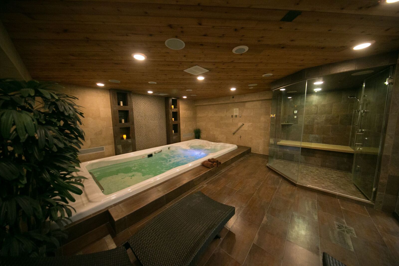 The CL Swimming Pool Suite for Weekend Getaways in Chicago