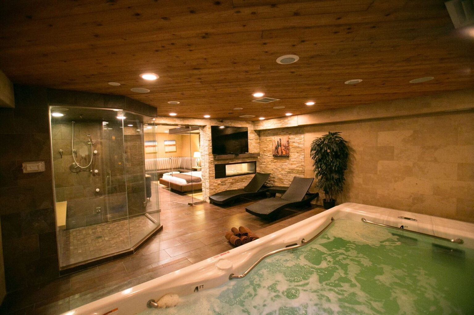 Romantic Getaways in Illinois for Couples: The Champagne Lodge